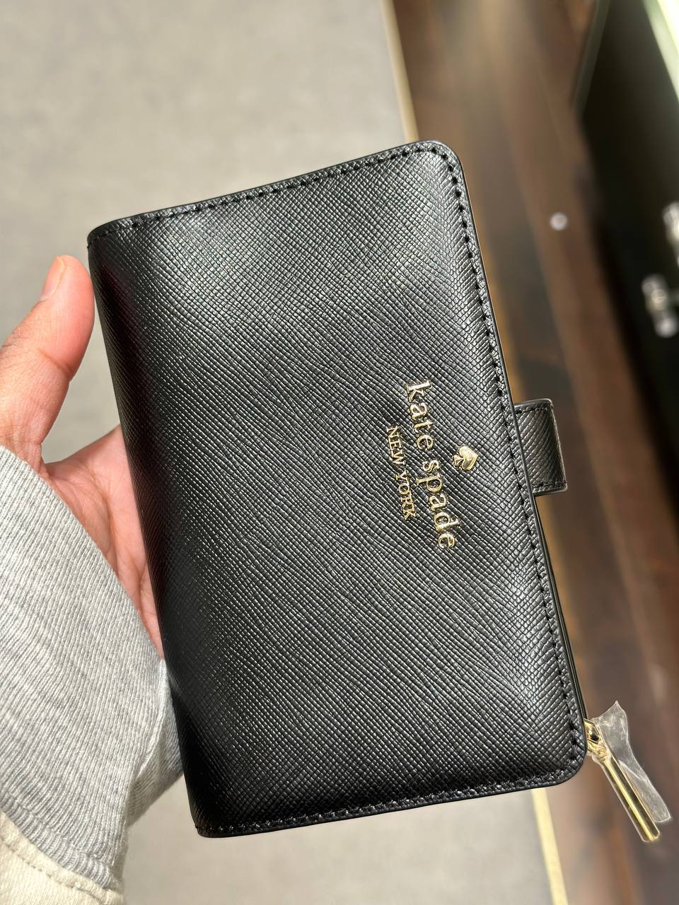 (Pre Order) Kate Spade medium bifold wallet madison in black - Amory