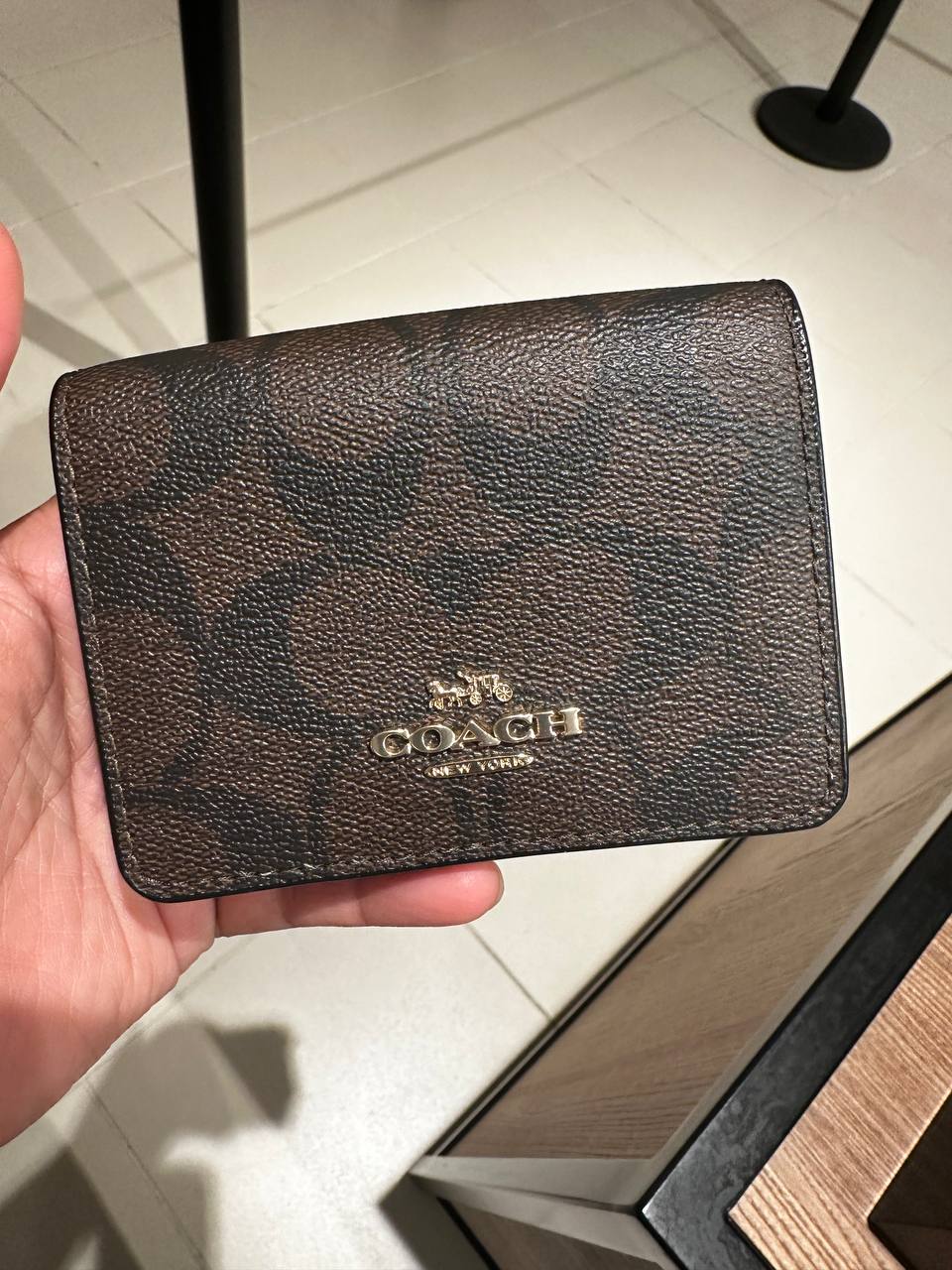 (Pre Order) coach mini wallet on a chain crossbody in signature brown ...