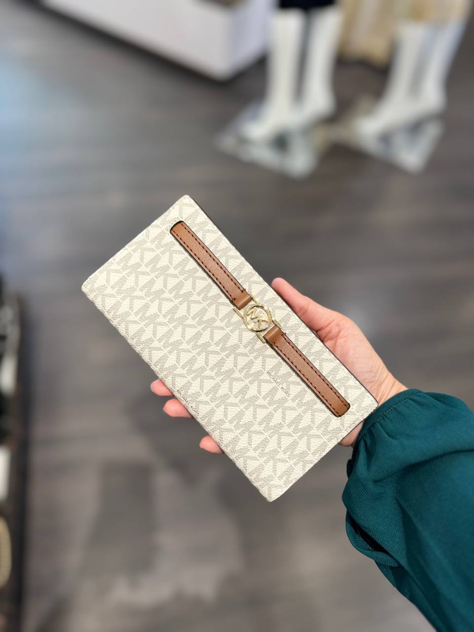 (Pre Order) Michael Kors reed wallet in signature vanilla - Amory