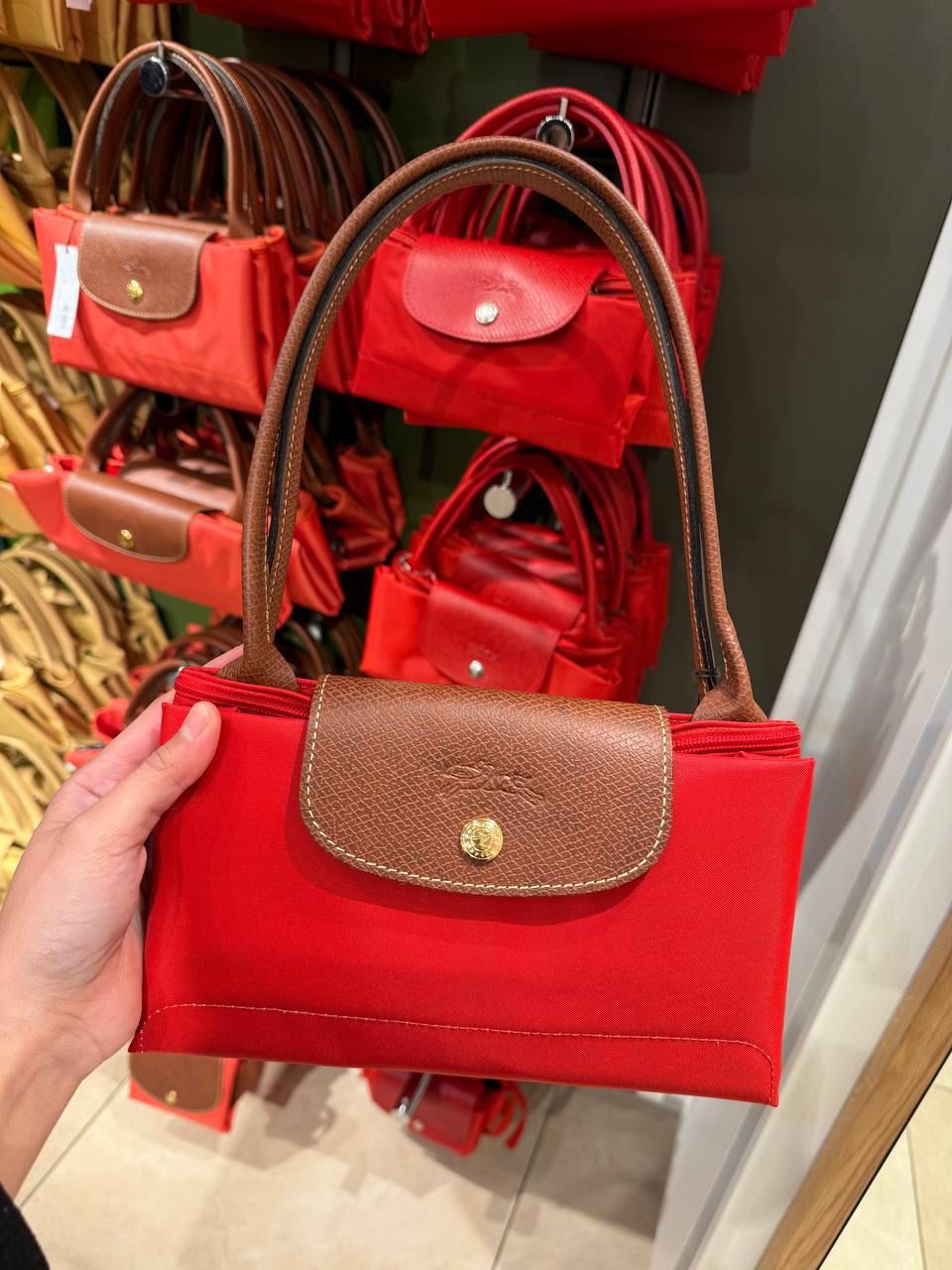 (Pre Order) longchamp medium long handle in tomato - Amory