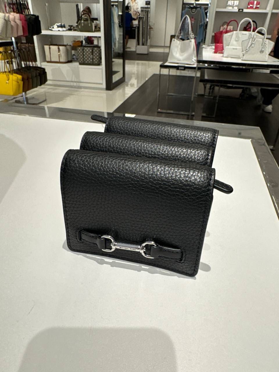 (Pre Order) Michael Kors carson small wallet in black - Amory