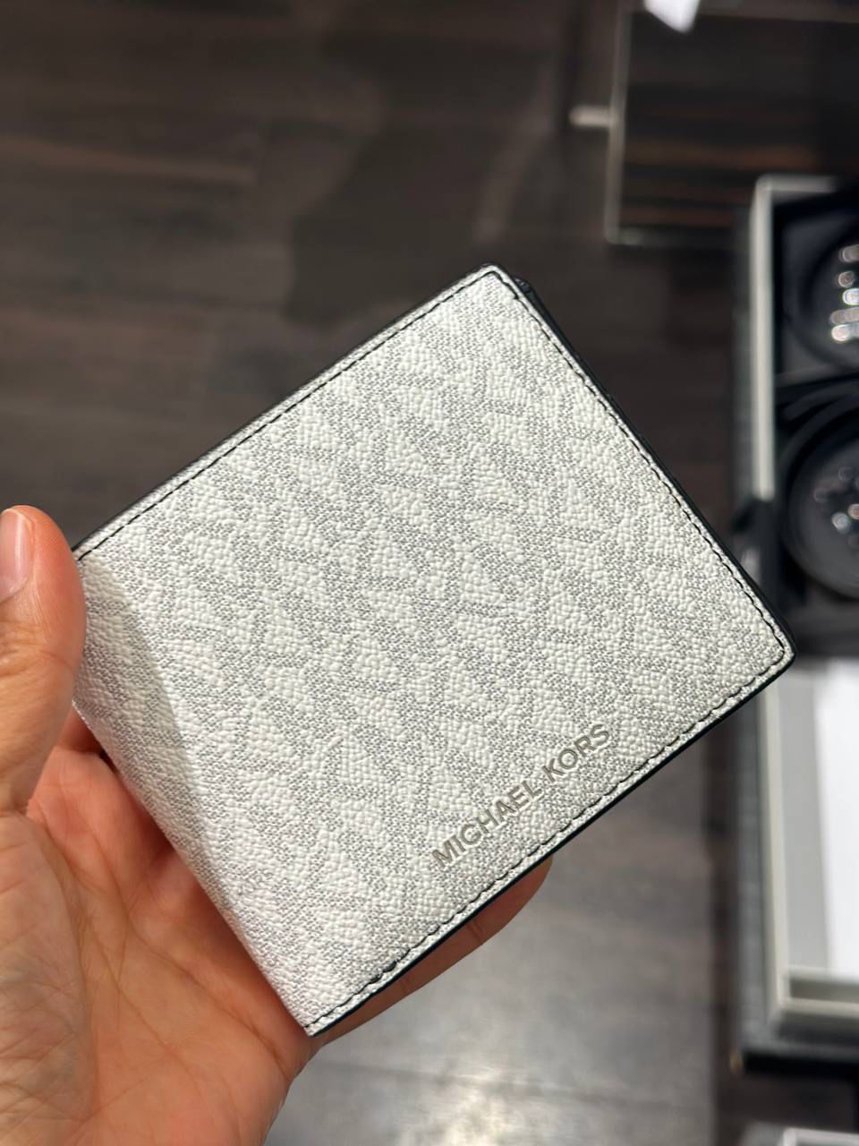 (Pre Order) Michael Kors cooper wallet with passcase in signature ...